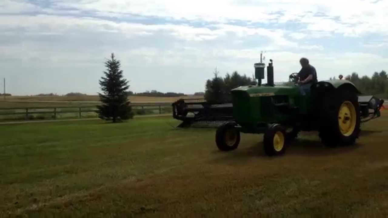 25' MacDon (Prairie Star) PT Swather 4600 - YouTube