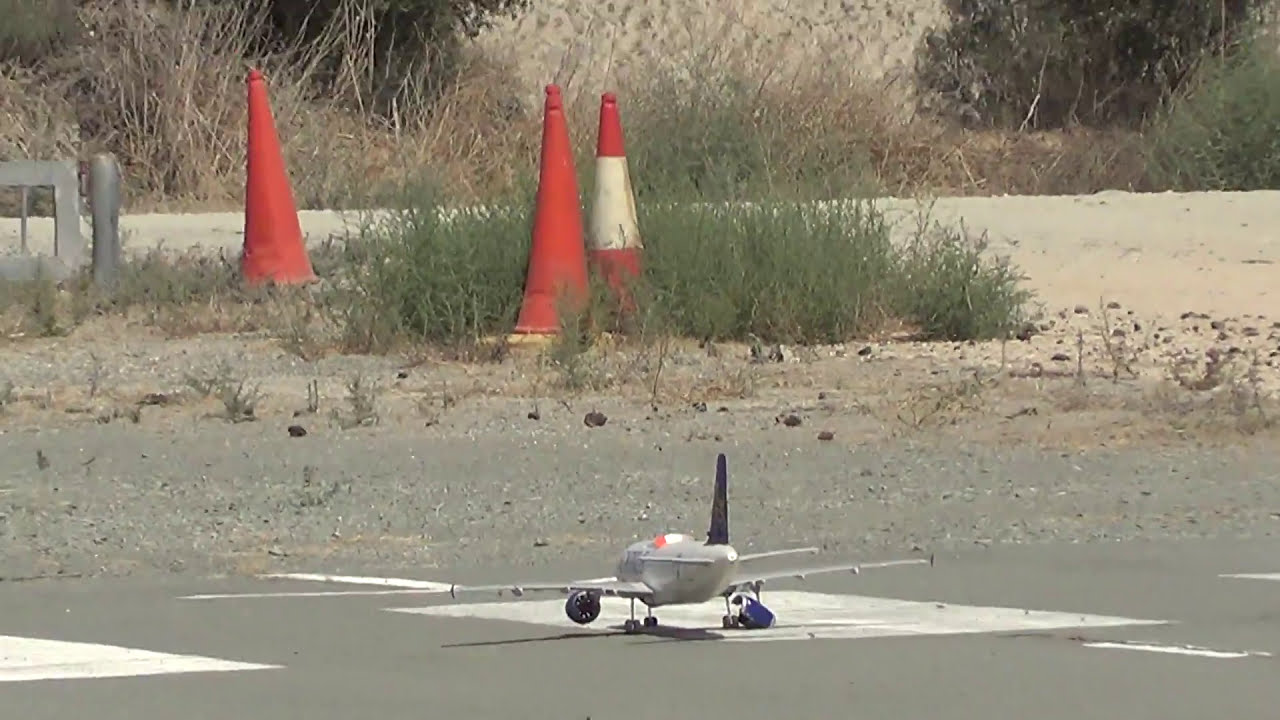 Cyprus Airways RC Plane by Nicos Astras @ Kotsiatis Airfield - YouTube