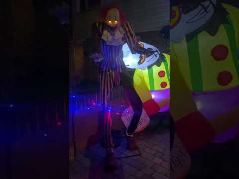 Spirit Halloween Creepy Towering Clown Animatronic #spirithalloween # ...