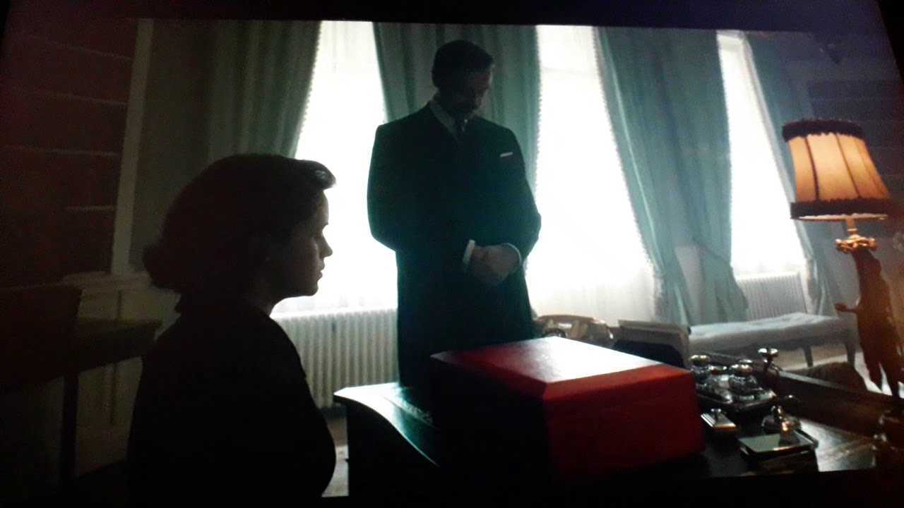 The Crown Series1-The Queen's 1st Red Box - YouTube