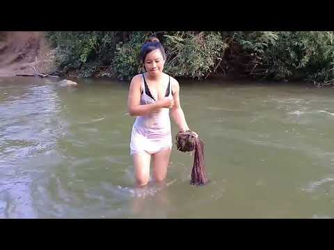 Gadis desa cantik mencari ikan / Amazing Fishing Traditional beauty girls part 2