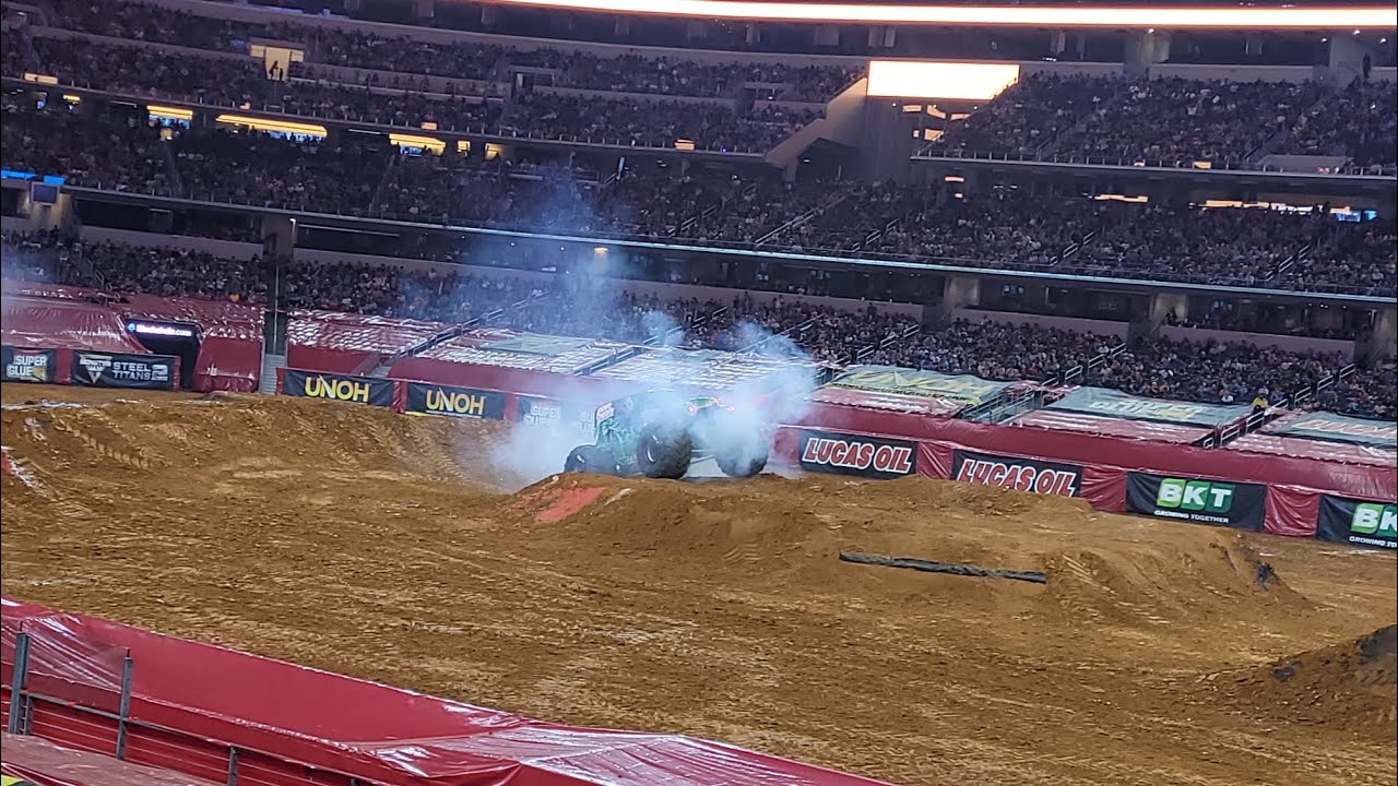Monster Jam Arlington 2022 (OCTOBER): Grave Digger *WINNING* Freestyle ...