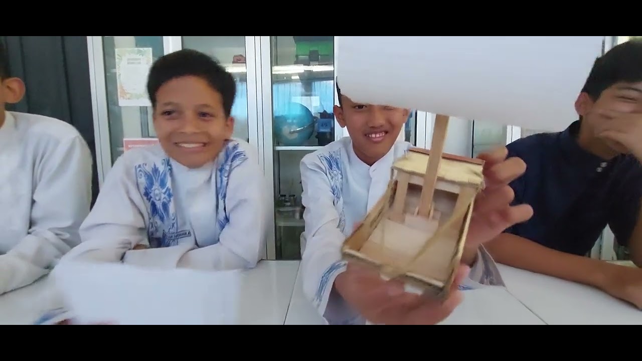 kapal flying dutchman I Arul - Arkin - Keivan - I 8B - YouTube