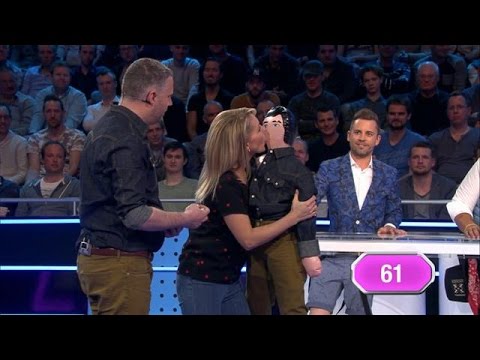 Chantal tongt opblaaspop Tijl - DE JONGENS TEGEN DE MEISJES