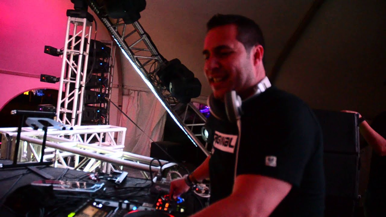 Ivan Robles rocking at the 2013 EDC P.R. - YouTube