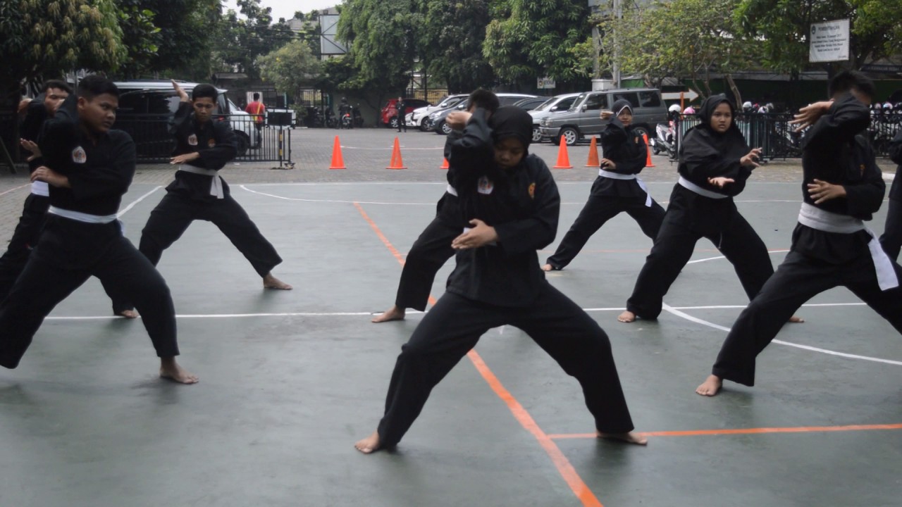 Ekstrakurikuler SMP IT Almaka - YouTube