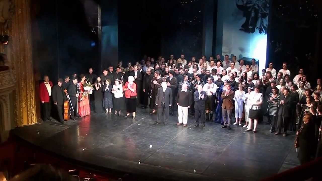 Opera din Iasi la a 56-a aniversare. Aplauze dupa spectacolul cu ...