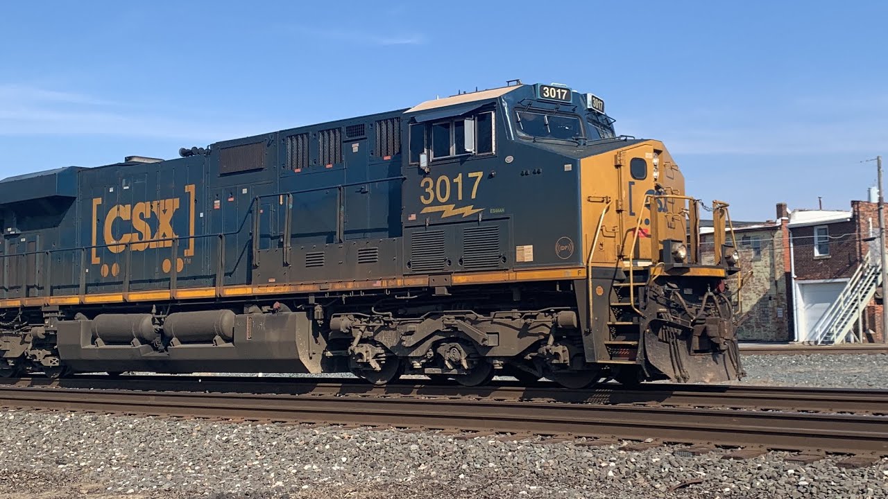 CSX B761-11 with 3017 Leading - YouTube