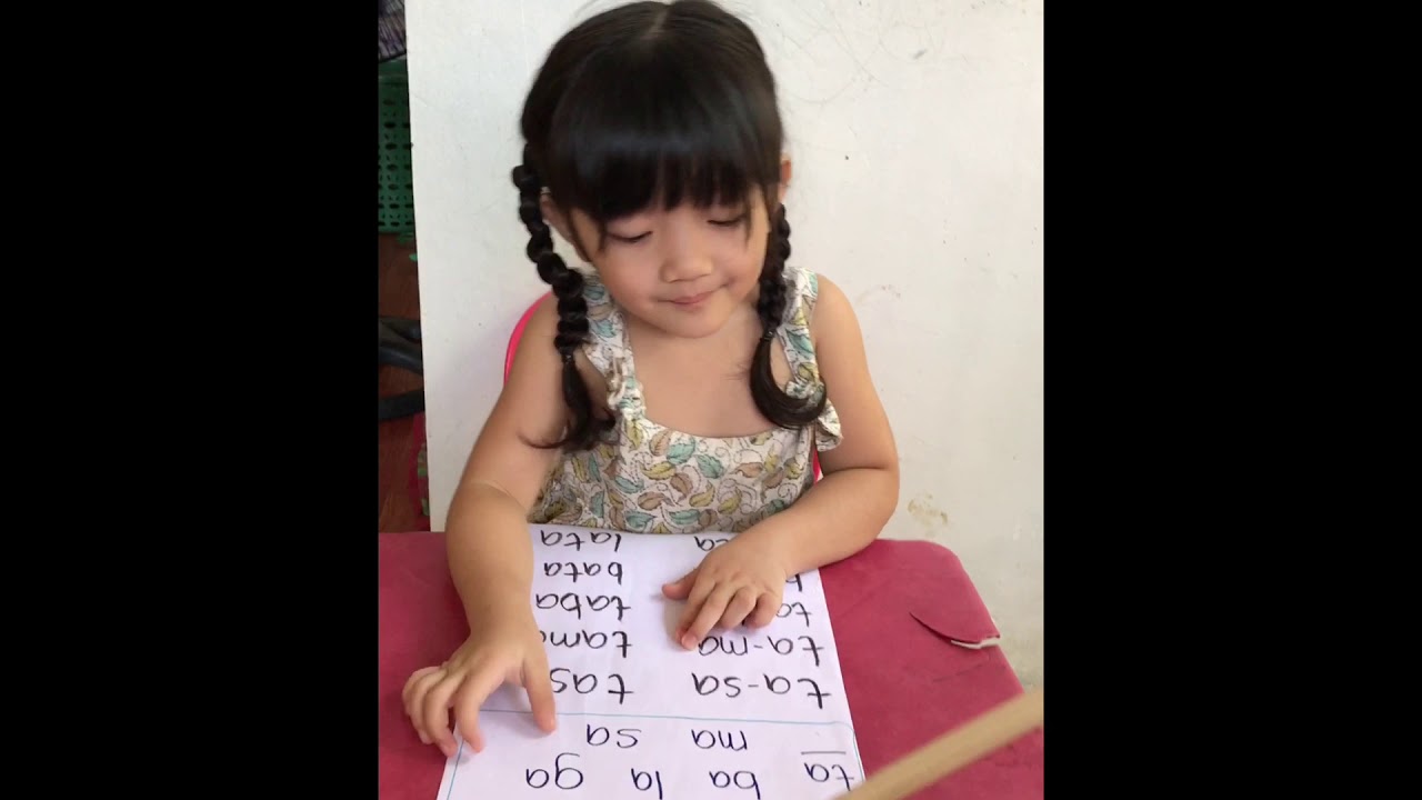 3-year old kid Reading Tagalog Words :) - YouTube