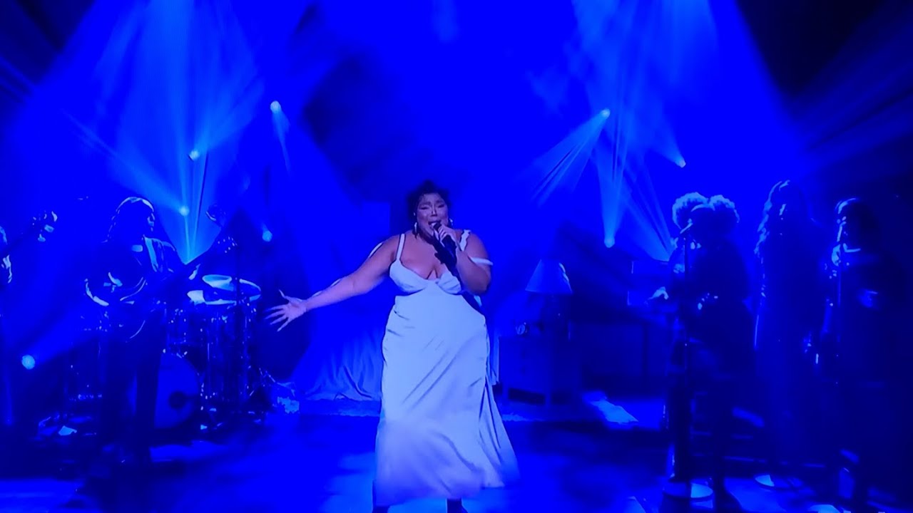 Lizzo: Break Up Twice (Live) - SNL - YouTube