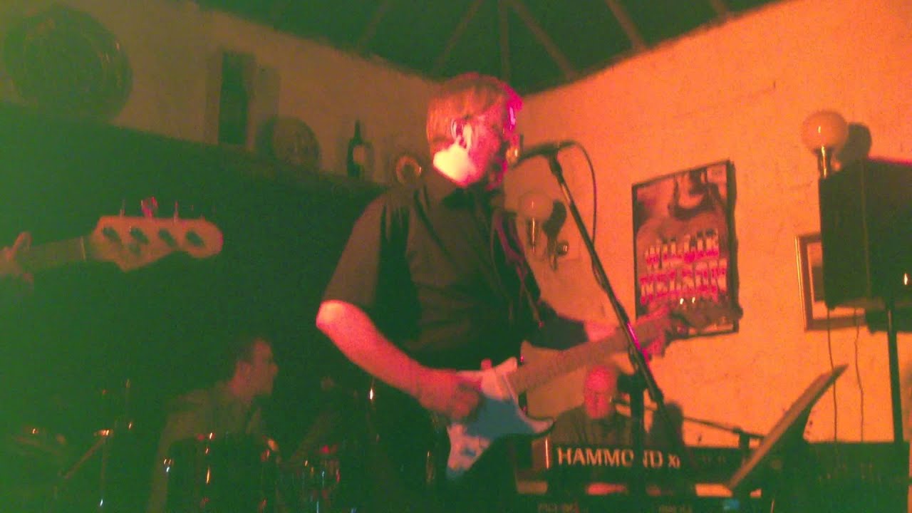 Mike Hall Classic Clapton - After Midnight gig at the Inn at Lathones ...