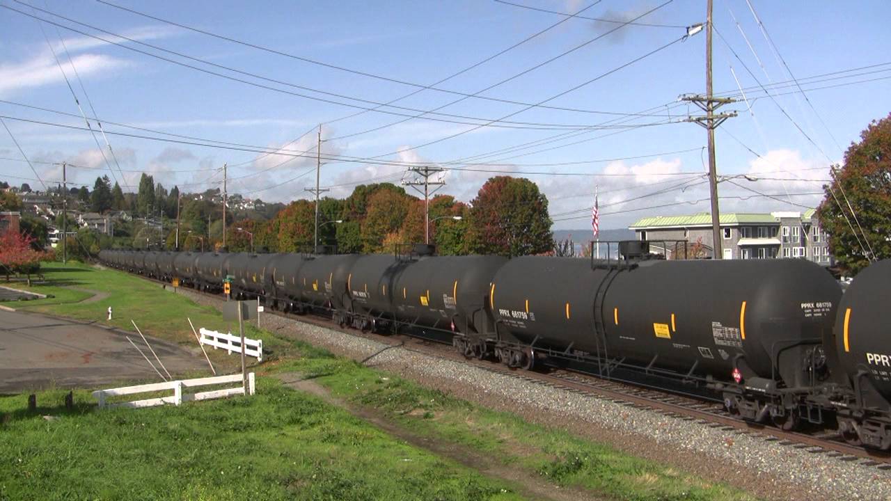 BNSF 6971 Leads An Oil Train @ Old Town Tacoma, WA w Canon HF11 - YouTube