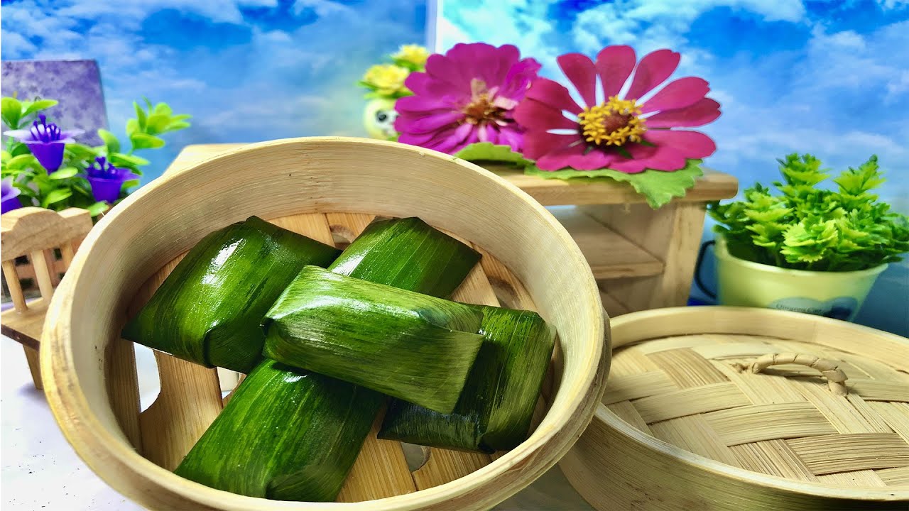 Mini Satisfying Glutinous Rice Dumplings with Sweet Coconut Fillings ...