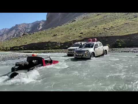 Gypsy stuck in btw zanskar river ladakh 2020.. - YouTube