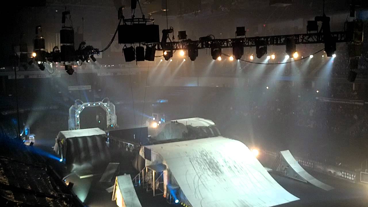 Nuclear cowboys - YouTube