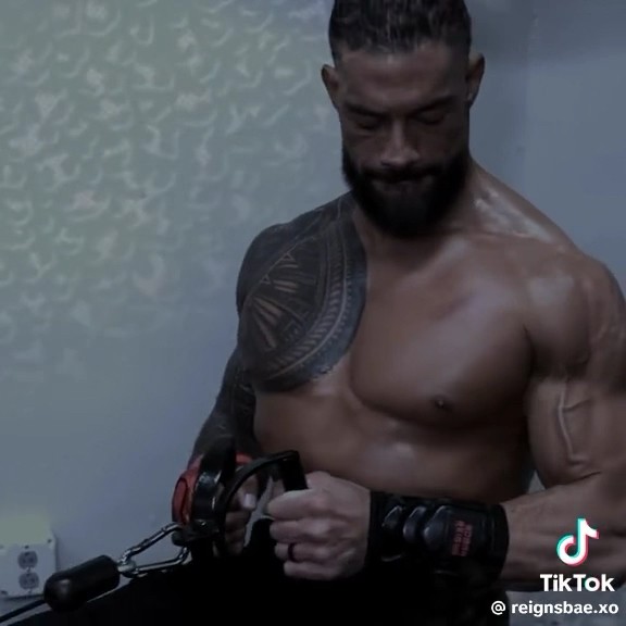 ROMAN REIGNS MY TRIBAL CHIEF// MUSCULAR BODY😩🧎🏽‍♀️🧎🏽‍♀️ - YouTube