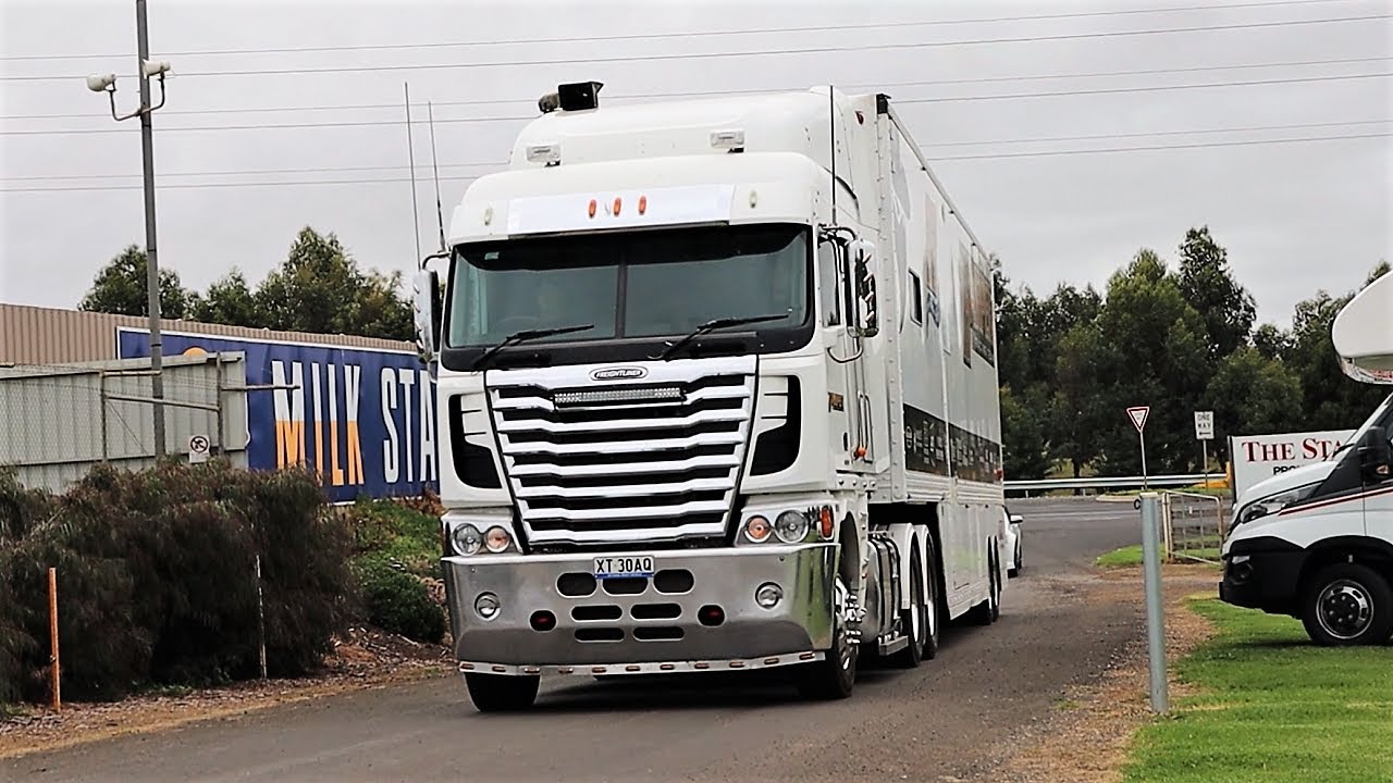 Freightliner Argosy-powered late model transporter rolls into Premier ...