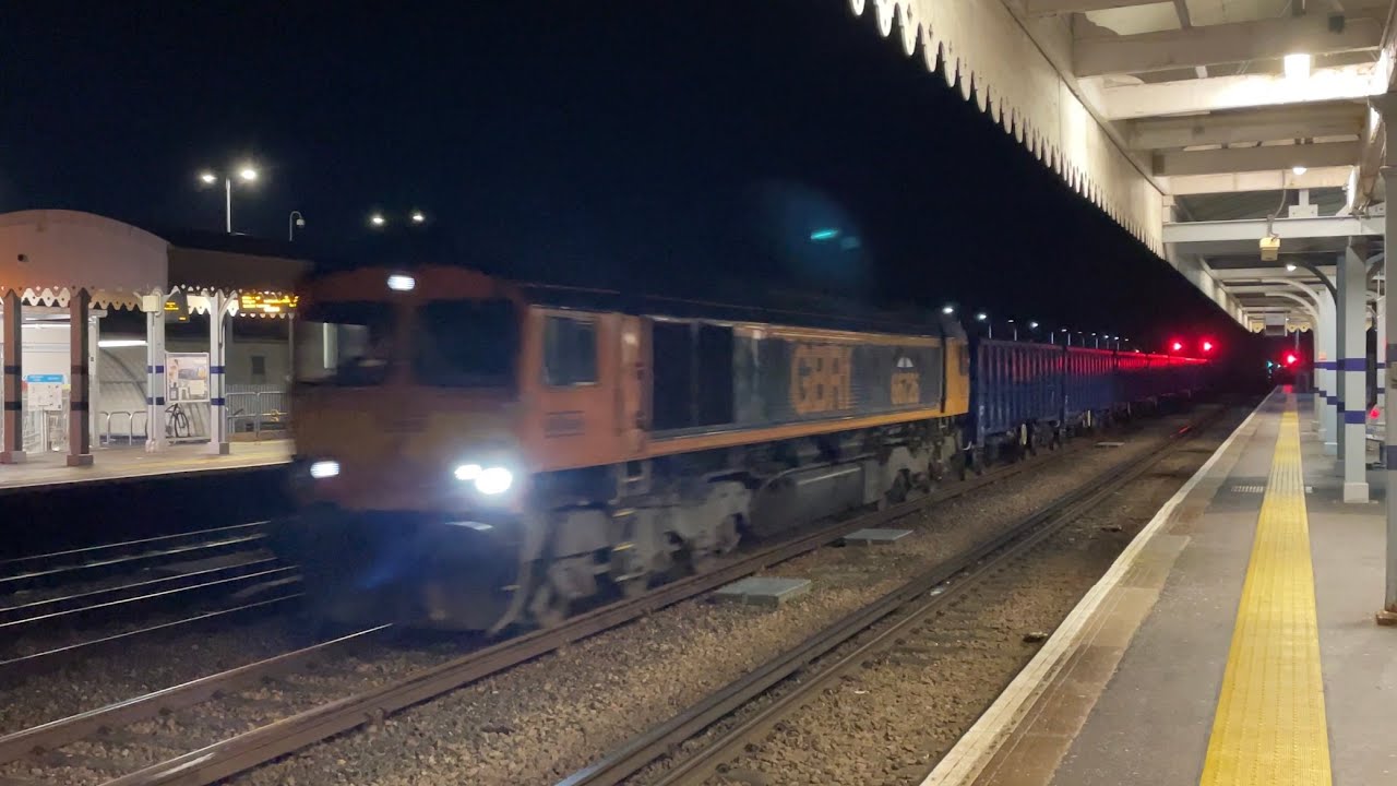 GBRf 66726 passes Paddock Wood with a rake of Brand new GBRf wagons ...