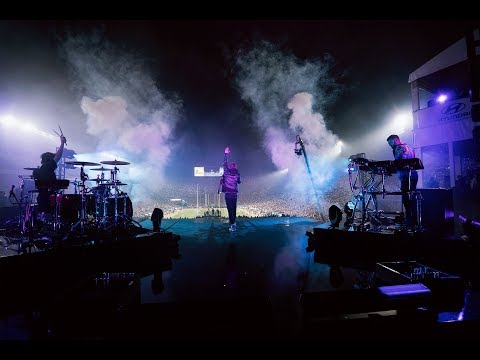 The Chainsmokers - This Feeling ft. Kelsea Ballerini (Monday Night Football Half Time Show)