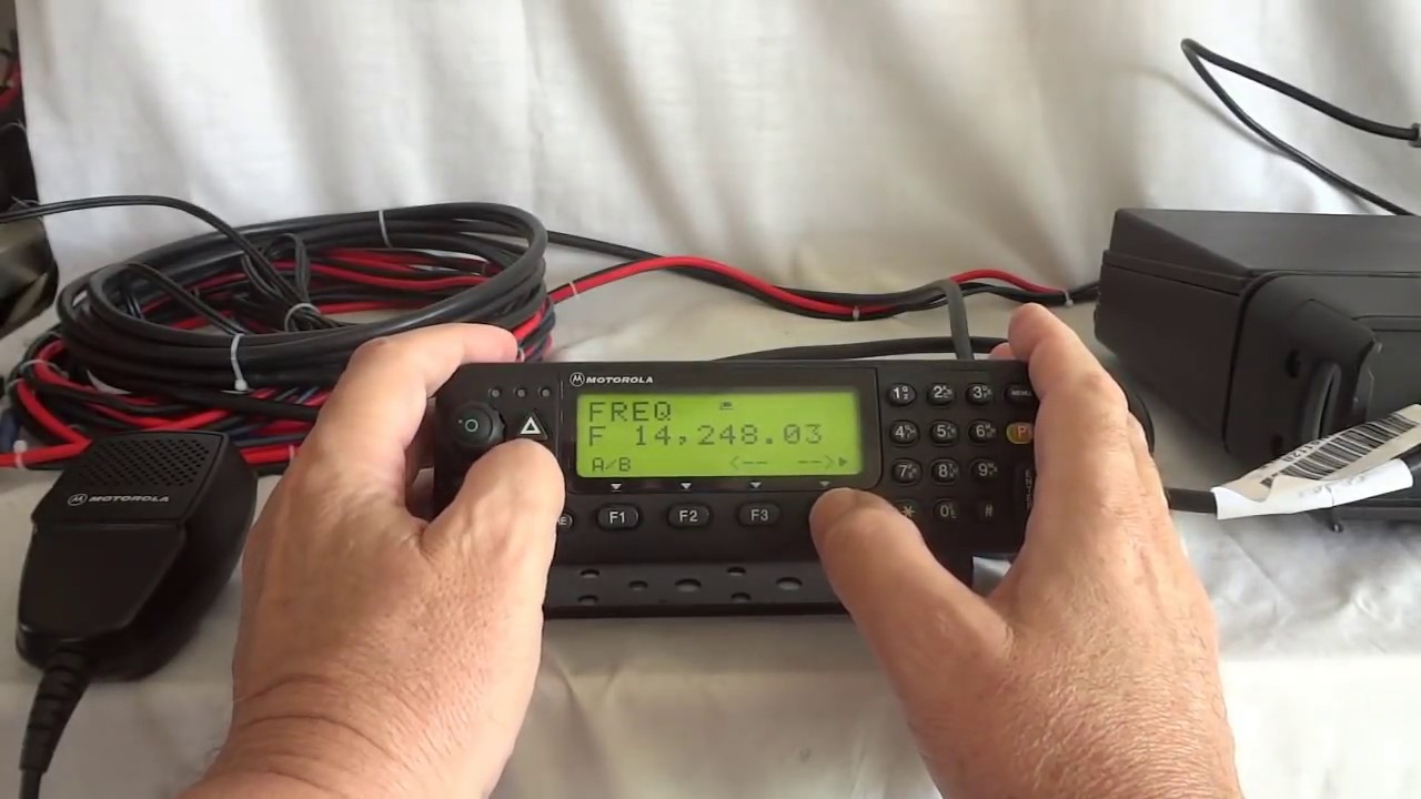 Motorola Micom2E professional HF SSB transceiver - YouTube
