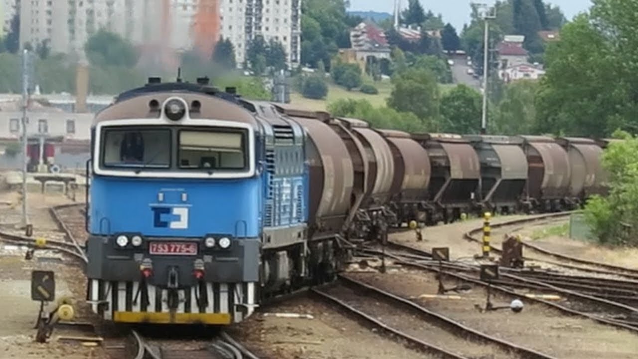 Czech Republic: A pair of Class 753 'Goggle' locomotives power past ...