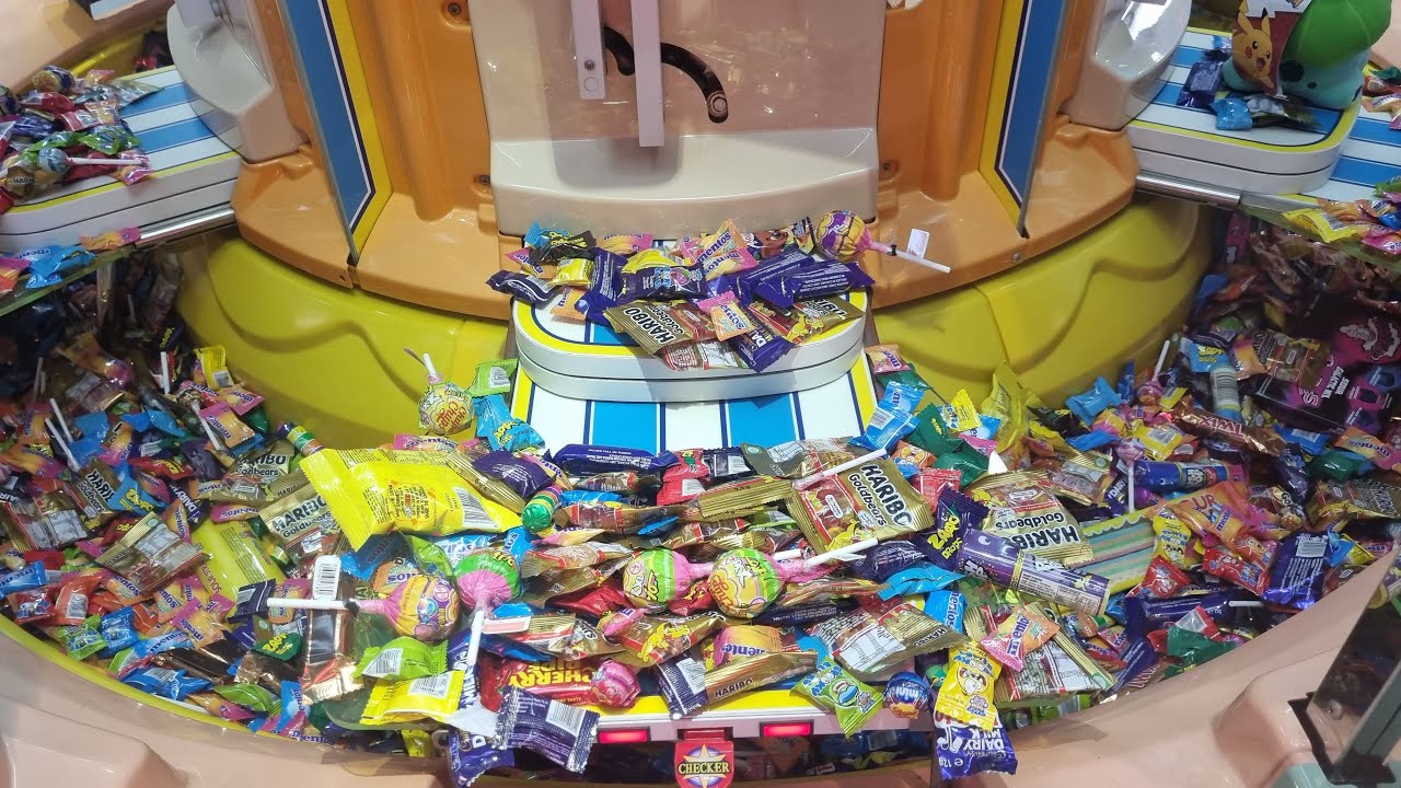 Candy Pusher Jackpots Big Candy Claw Machine KingPin Arcade - YouTube