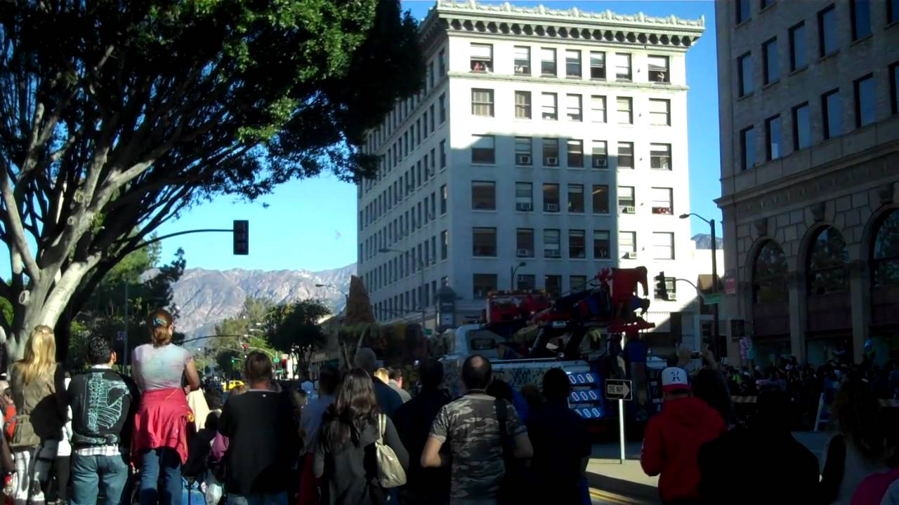 2012 Rose Parade - Volcano Float - YouTube
