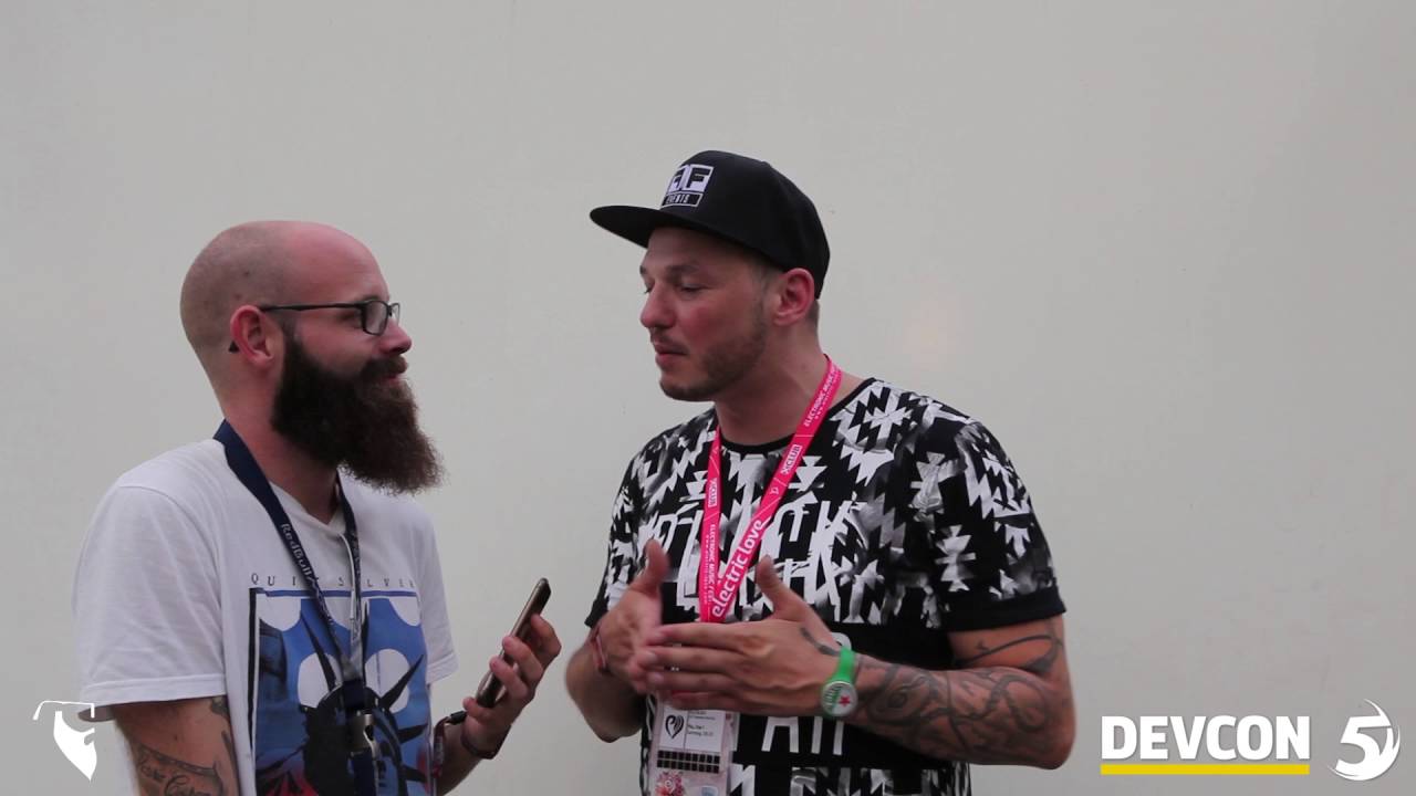 DJ Flo Yao im DEVCON5 Interview - YouTube