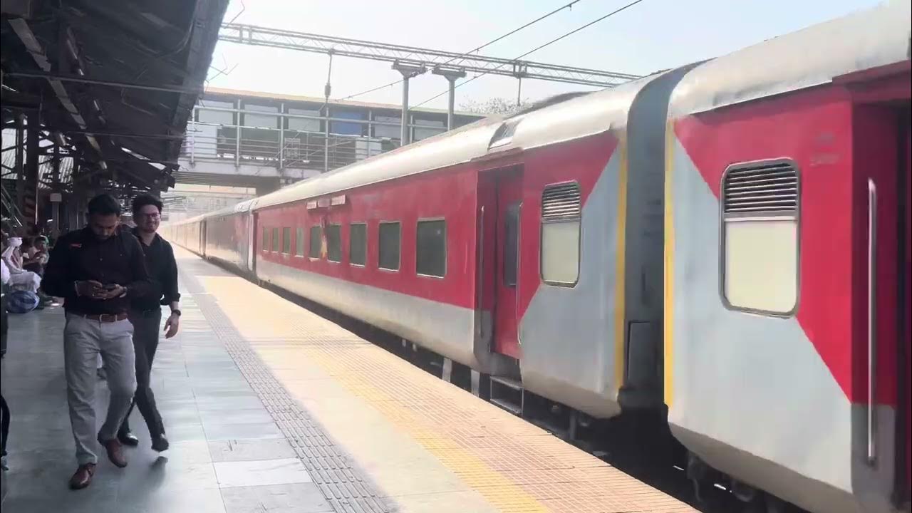 22221 Mumbai CSMT Hazrat Nizamuddin Push Pull Rajdhani Express skipping Thane at full speed ...