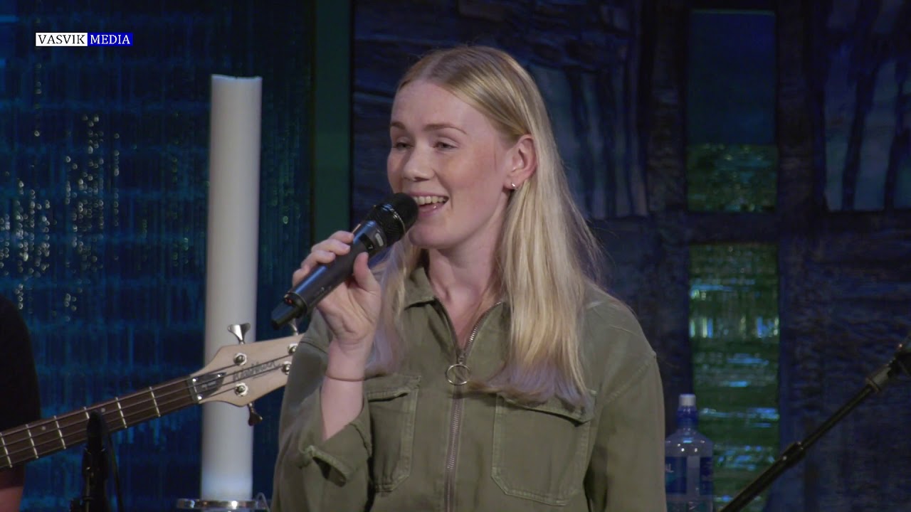 (3148) Roger Hemnes og Anne Marta Tangen: Den fyrste song - YouTube