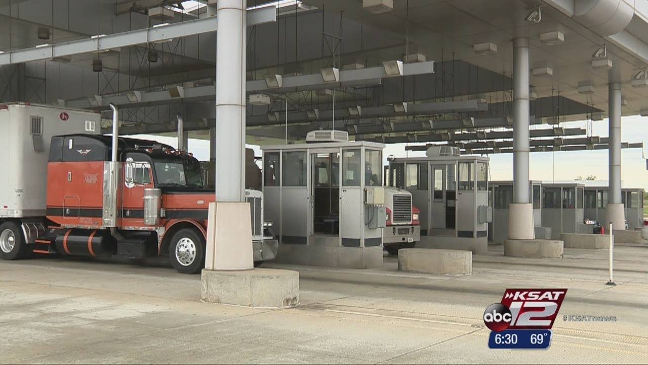 Laredo checkpoint faces daily balancing act - YouTube