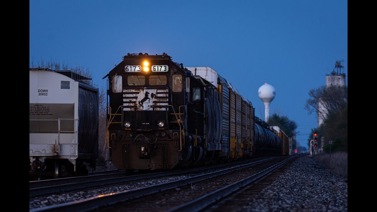 NS SD40-2's in Notch 8! NS 6173 West at Milmine, IL. 4/17/23 - YouTube