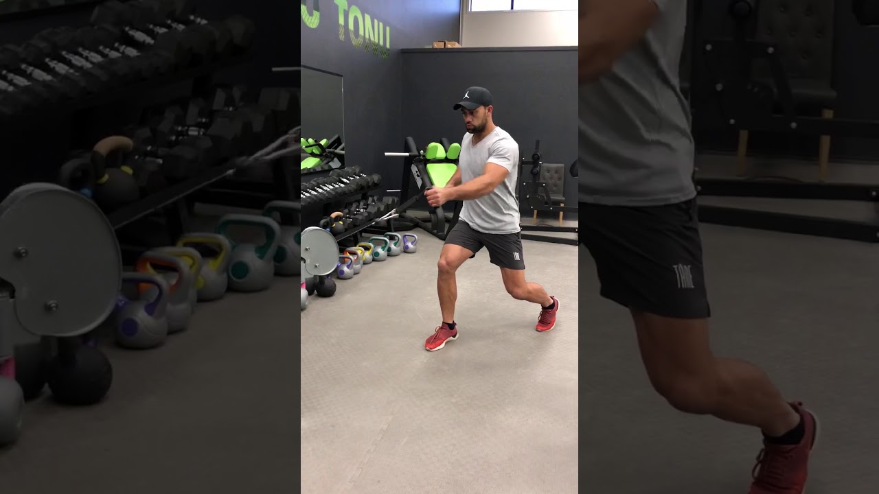 Single Arm Split Stance Row (Elbow in) - YouTube