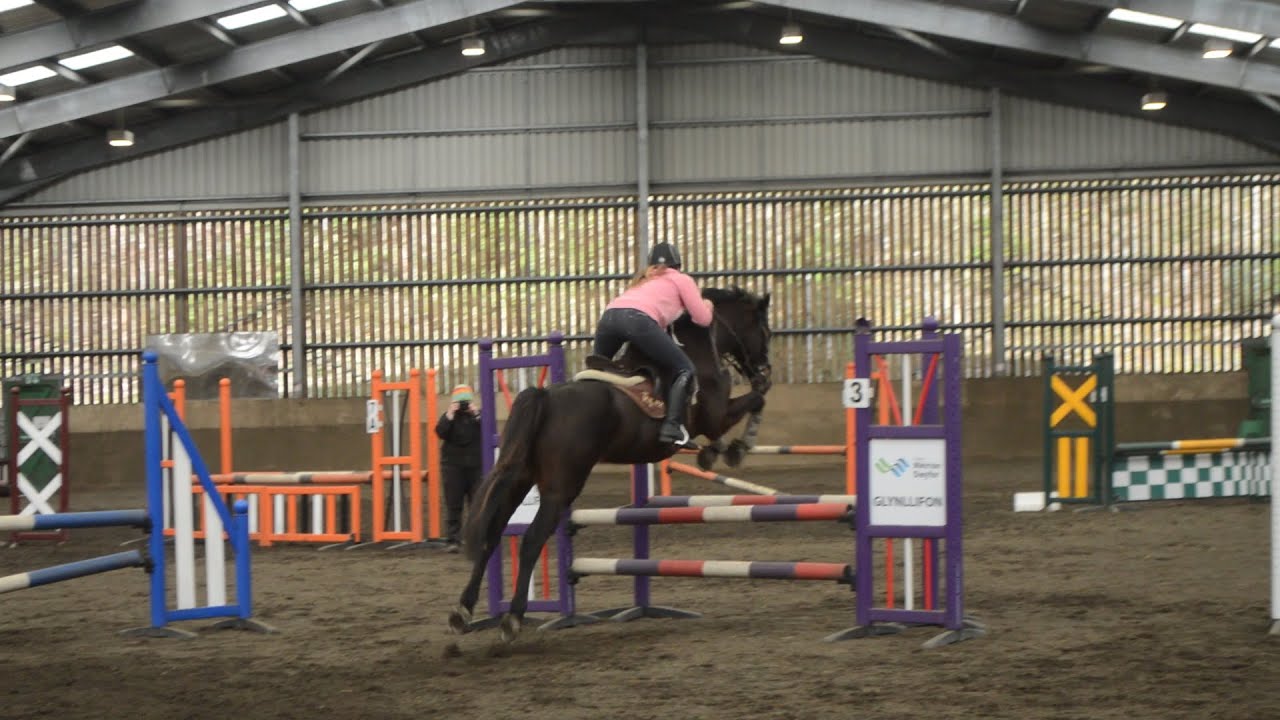 Topaz 80cm - Easter Showjumping - YouTube