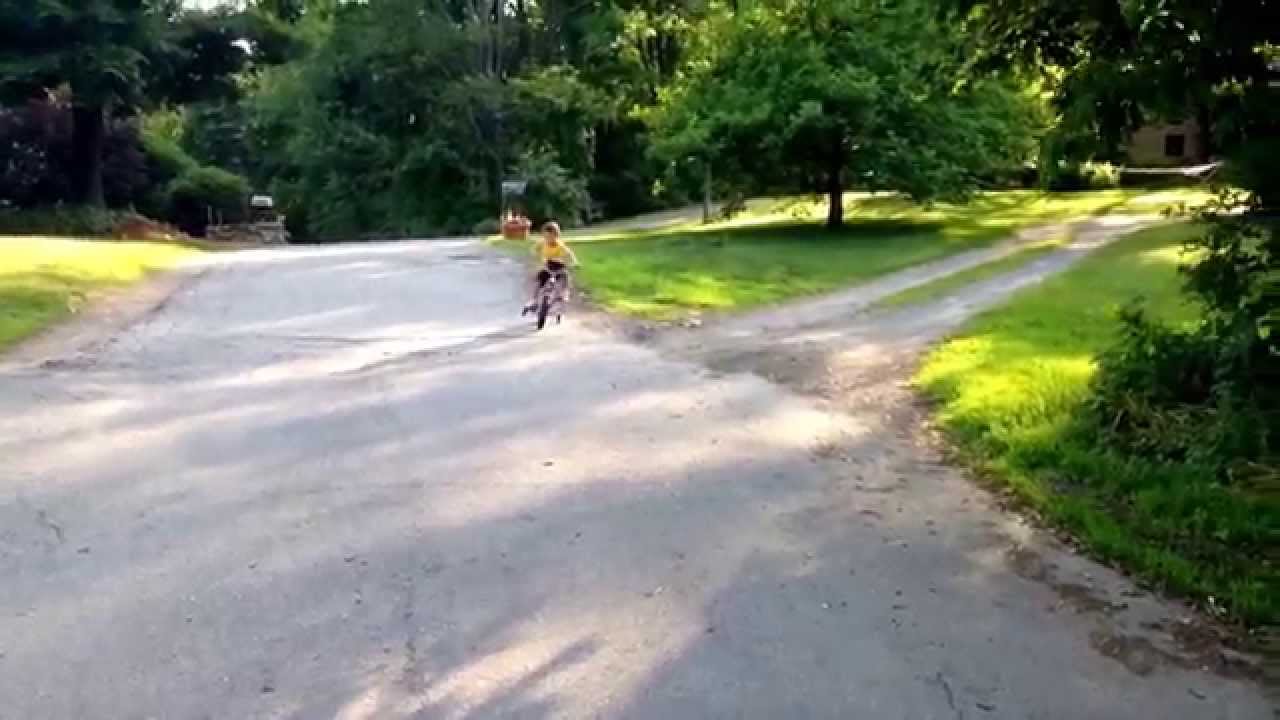 Ben riding his bike for the second time! 3 Aninhos - YouTube