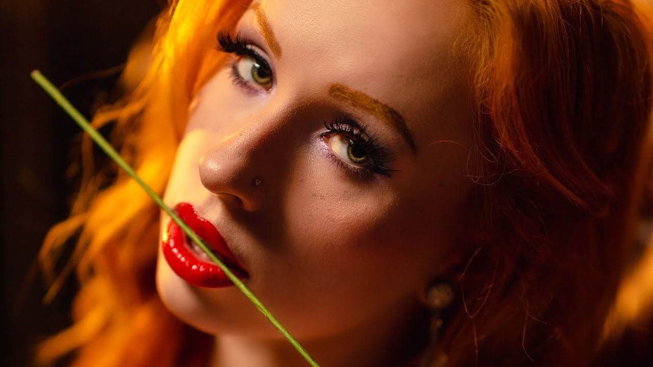 Jessica Rabbit Back Stage playing Patty Cake! - YouTube