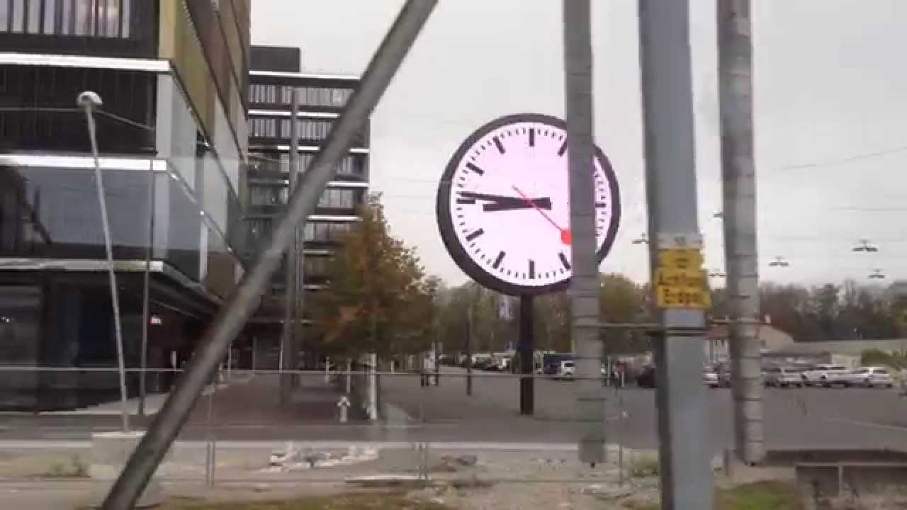 Grösste digitale SBB Bahnhofsuhr der Welt / the world's largest digital SBB station clock - YouTube