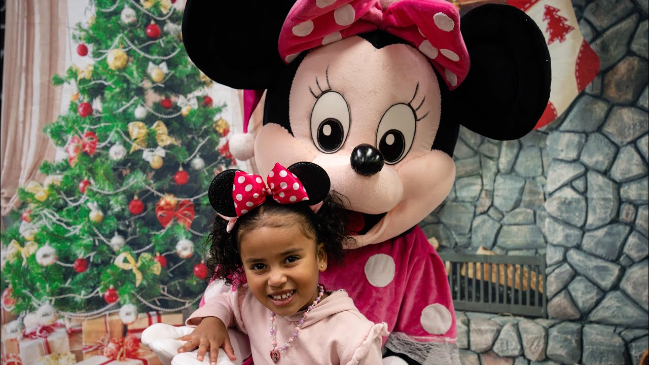 AVA MET MINNIE MOUSE!! - YouTube