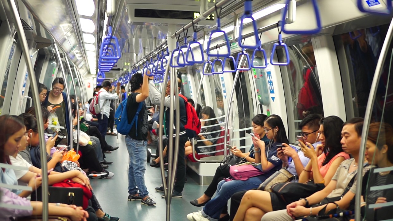 Singapore, Kovan MRT Station, purple line, doors closing - YouTube