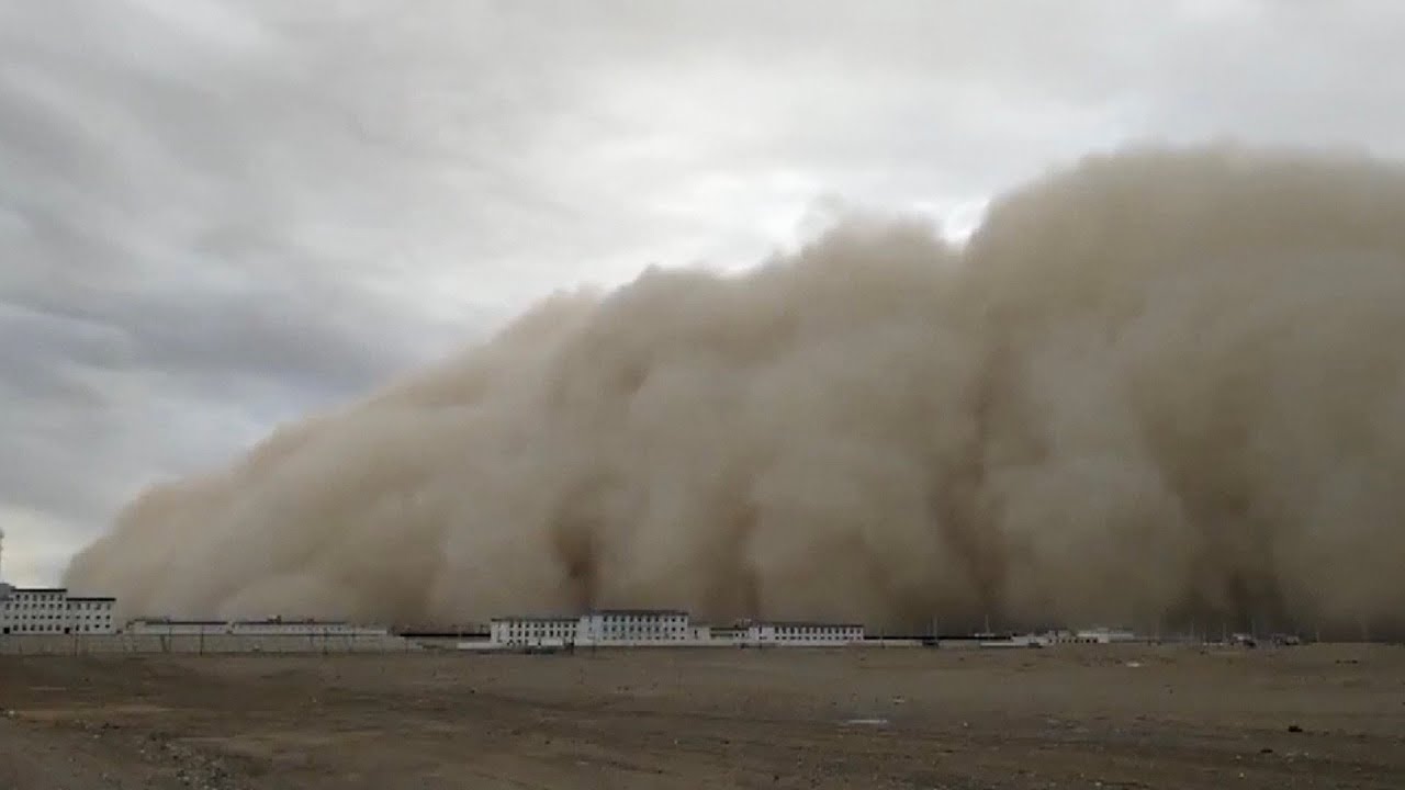 Apocalyptic sandstorm sweeps across northwest China - YouTube