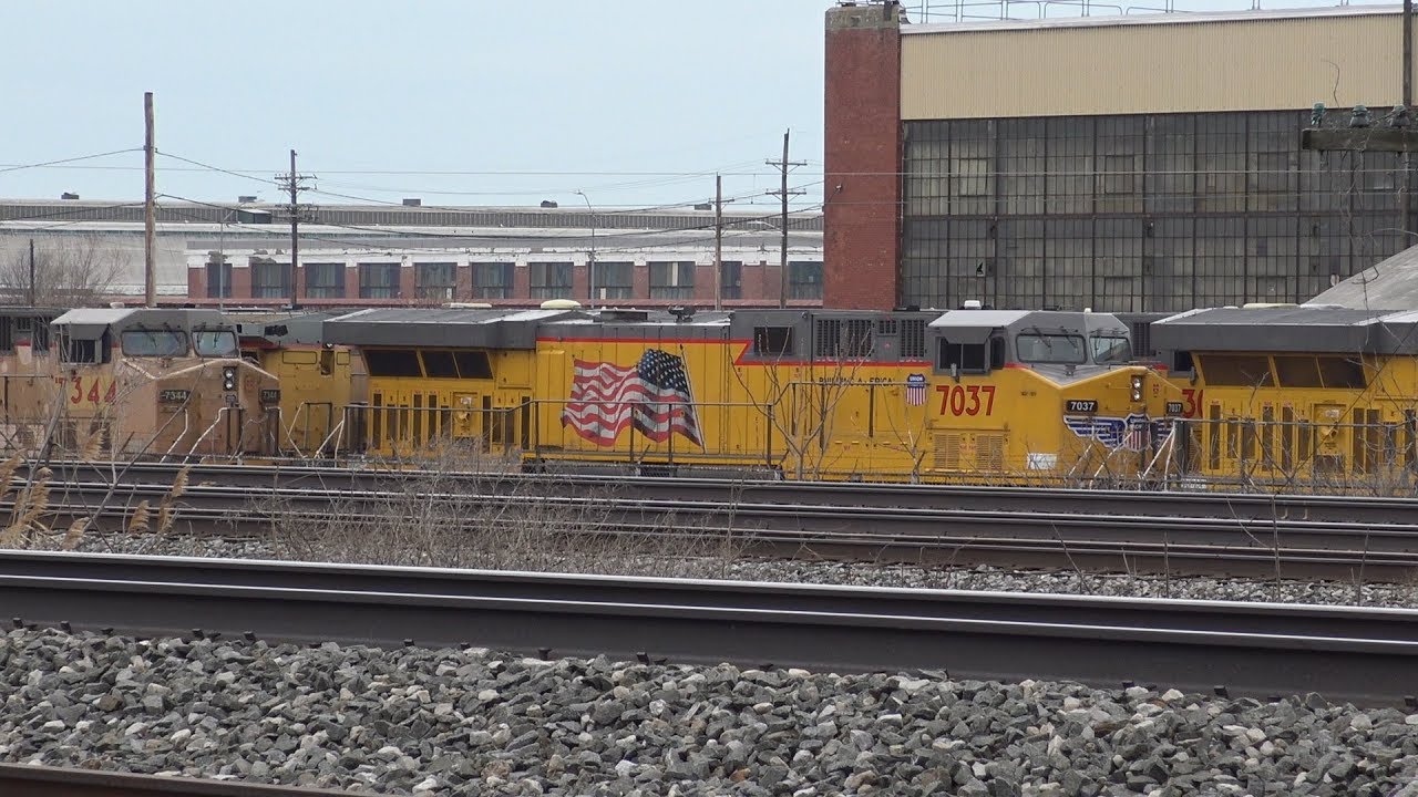 BRAND NEW UP GE C44ACMs, UP-CLOSE! Blue Demonstrator! GECX Leasers! 3 ...