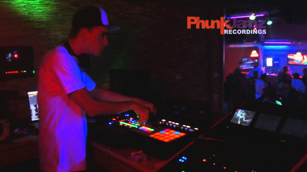 DJ Rockstar live act performance - NI Maschine MK2, Rane Sixty-Two ...