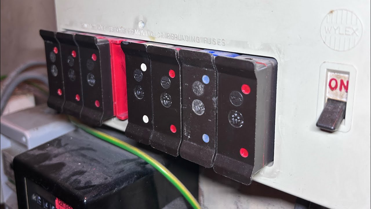 EICR - NO CPC IN COOKER CABLE! - YouTube