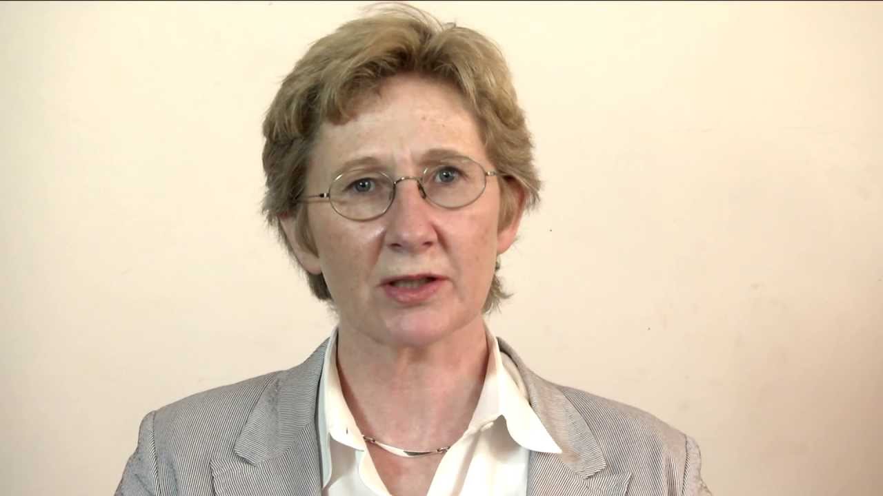 Dr. Emer MacSweeney - Slendertone Face - YouTube