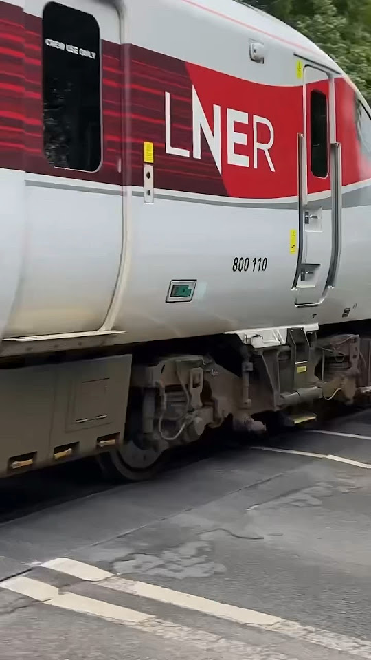 LNER Passing Carlton on Trent LC - YouTube