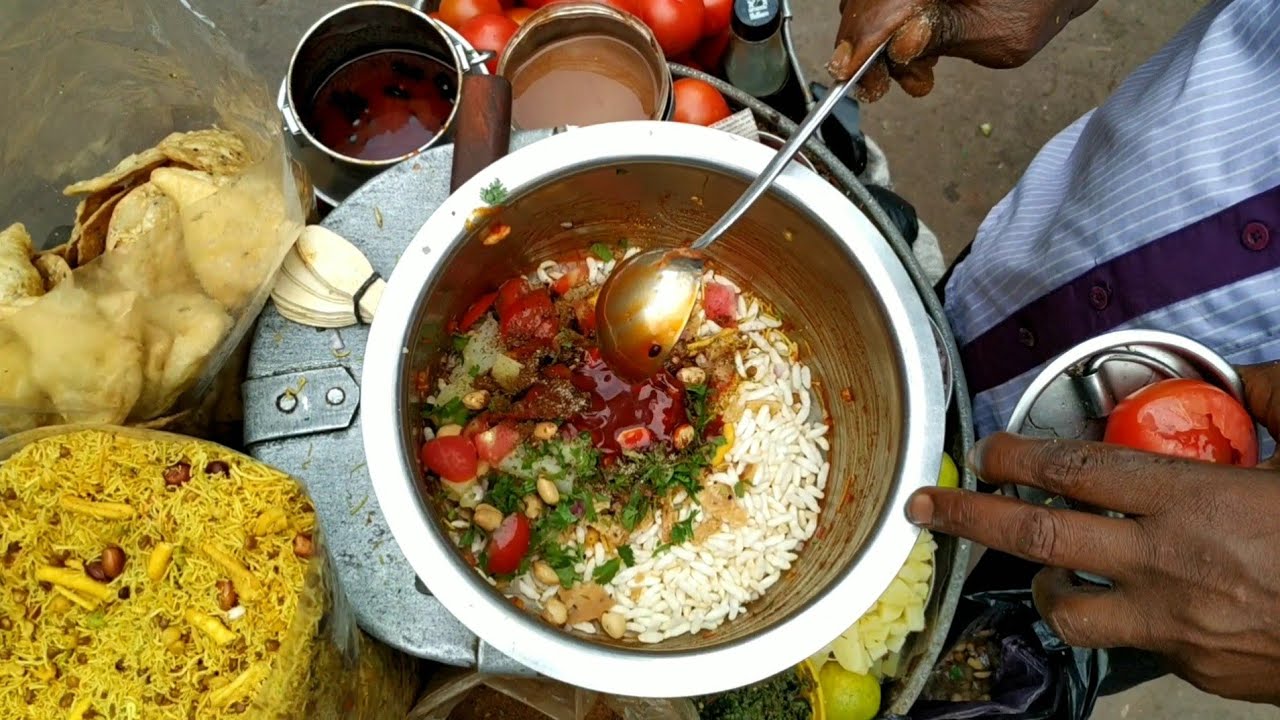Kolkata's Famous Velpuri at Barabazaar - Tasty Jhal muri / Masala Muri ...