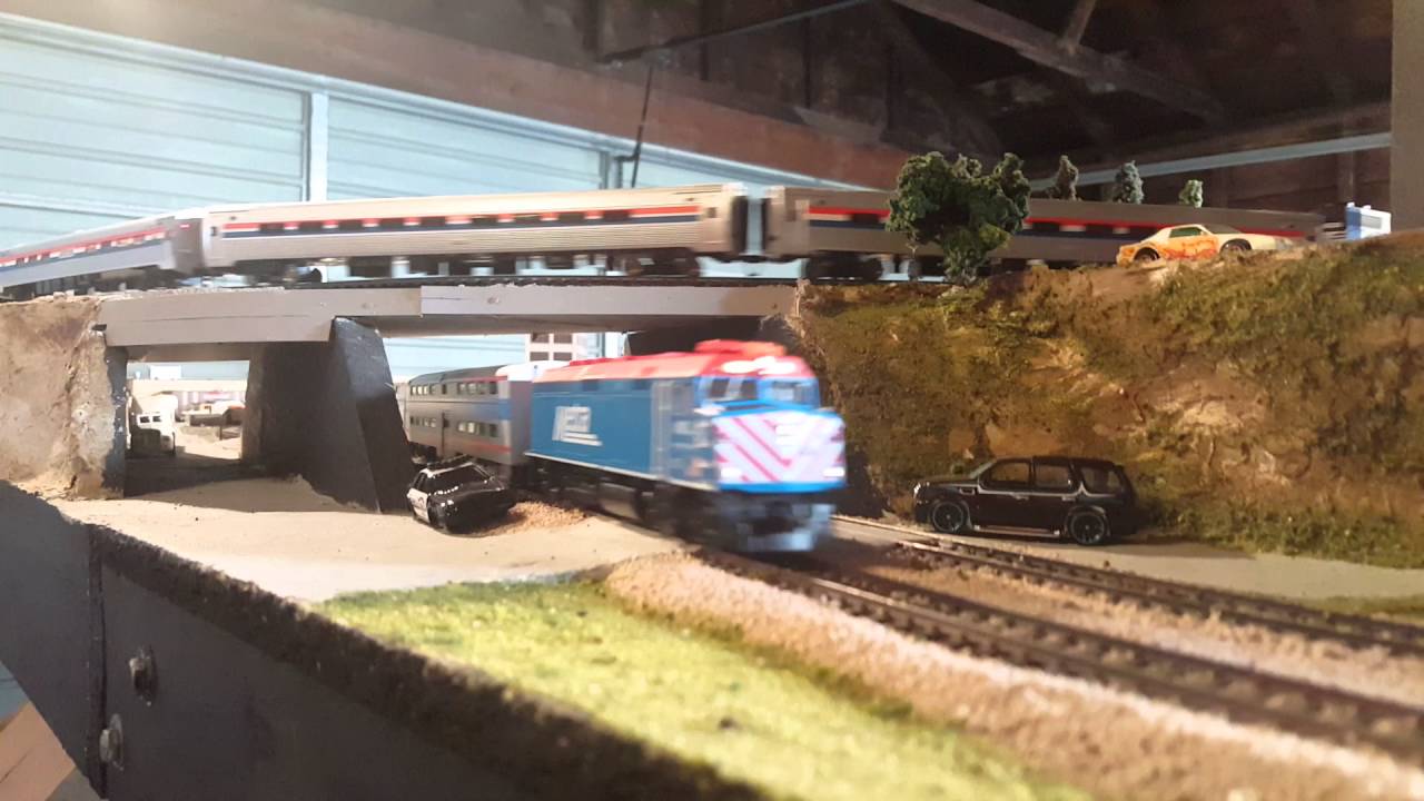 Metra 137 HO - YouTube