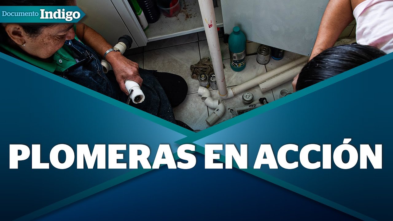 Mujeres realizando trabajos de plomería | Reporte Índigo - YouTube