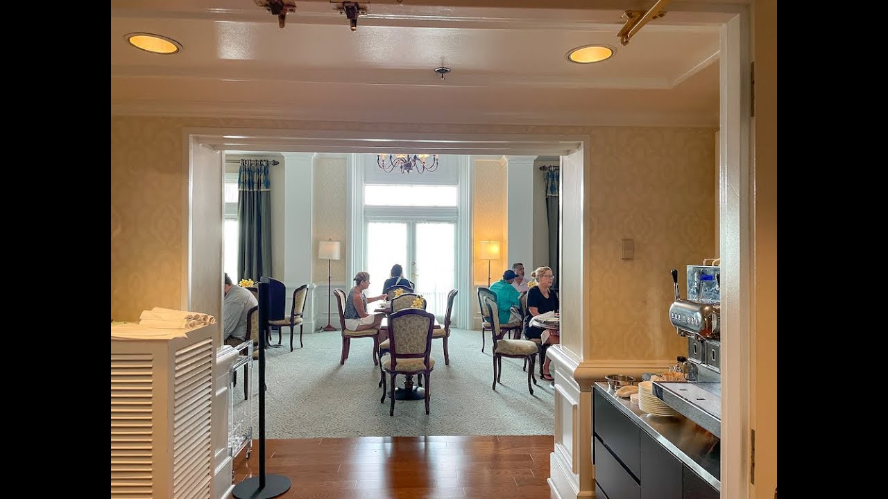 Tour Disney's Boardwalk Inn Innkeeper's Club Lounge - YouTube