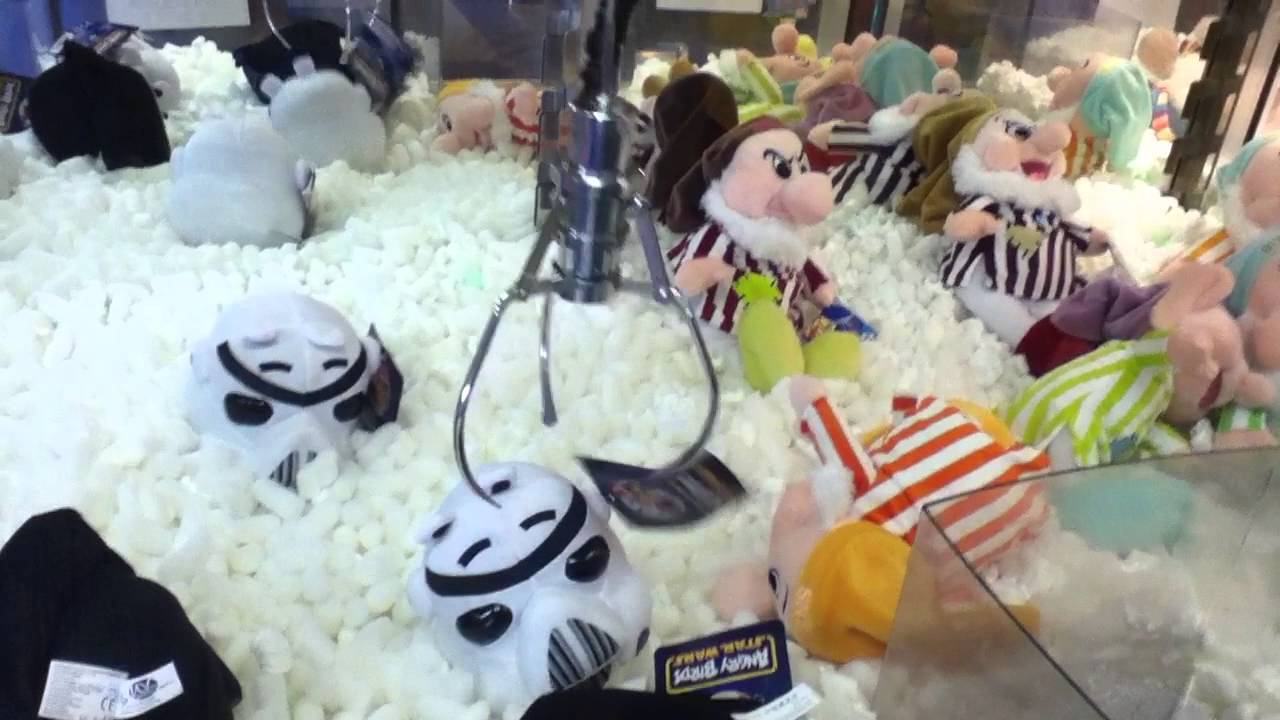 Cromptons Mega Crane Claw Machine in Prestatyn Nova Arcade Centre - YouTube